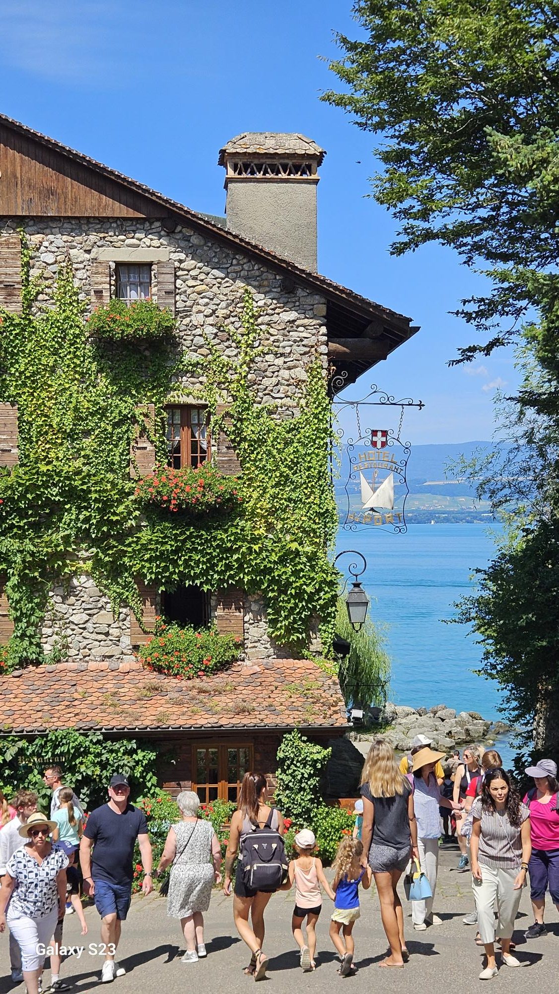 Les plus beaux villages de France: découvrez Yvoire village | Ma Maison ...